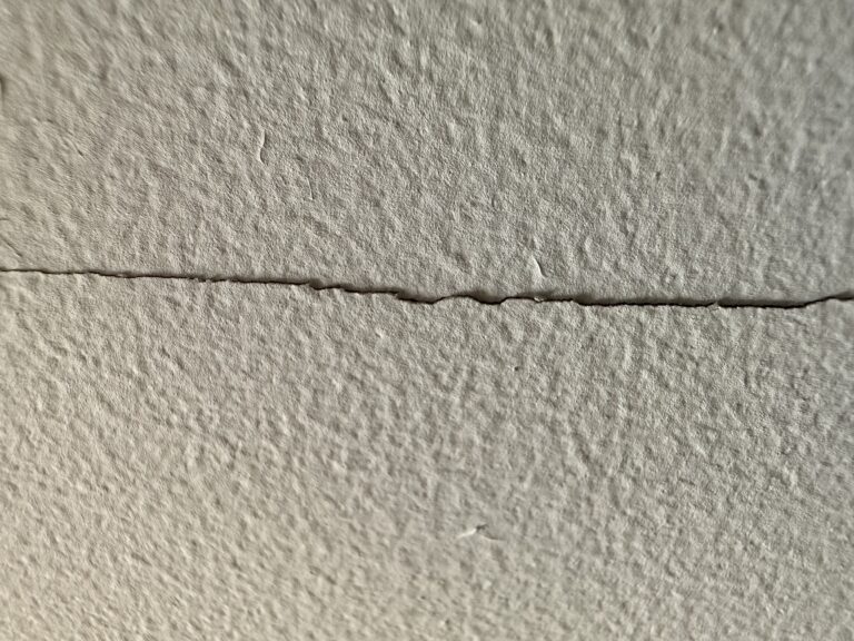 Why Are My Drywall Seams Cracking? (And What to Do About it) Why Are My Drywall Seams Cracking? (And What to Do About it)
