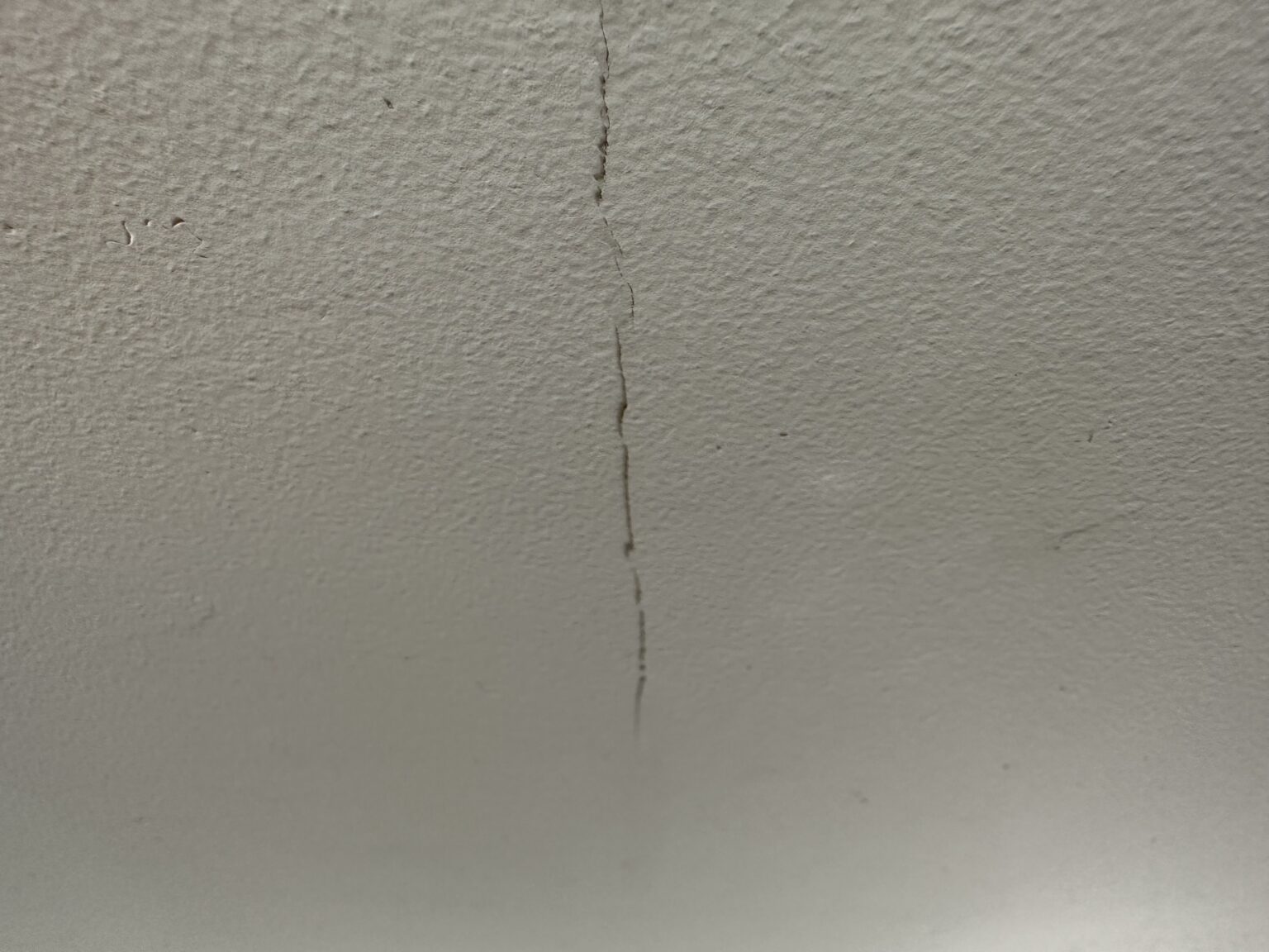 Why Are My Drywall Seams Cracking? (And What to Do About it) Why Are My Drywall Seams Cracking? (And What to Do About it)